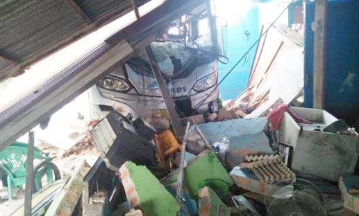 Bus PT Rapi Hantam Truk Tangki di Labuhanbatu, Cek di Sini Korbannya ... Bus PT Rapi Hantam Truk Tangki di Labuhanbatu, Cek di Sini Korbannya ...